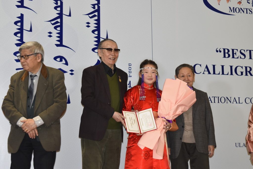 “Монголын сайхан бичигтэн” олон улсын уралдаанд 1200 бүтээл иржээ ...
