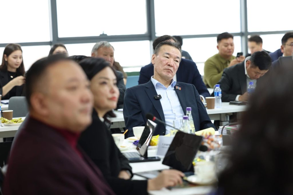 Аж үйлдвэржилтийн бодлогын байнгын хорооны гишүүд ХХААХҮЯ нд ажиллаж байна Subeedei Mn