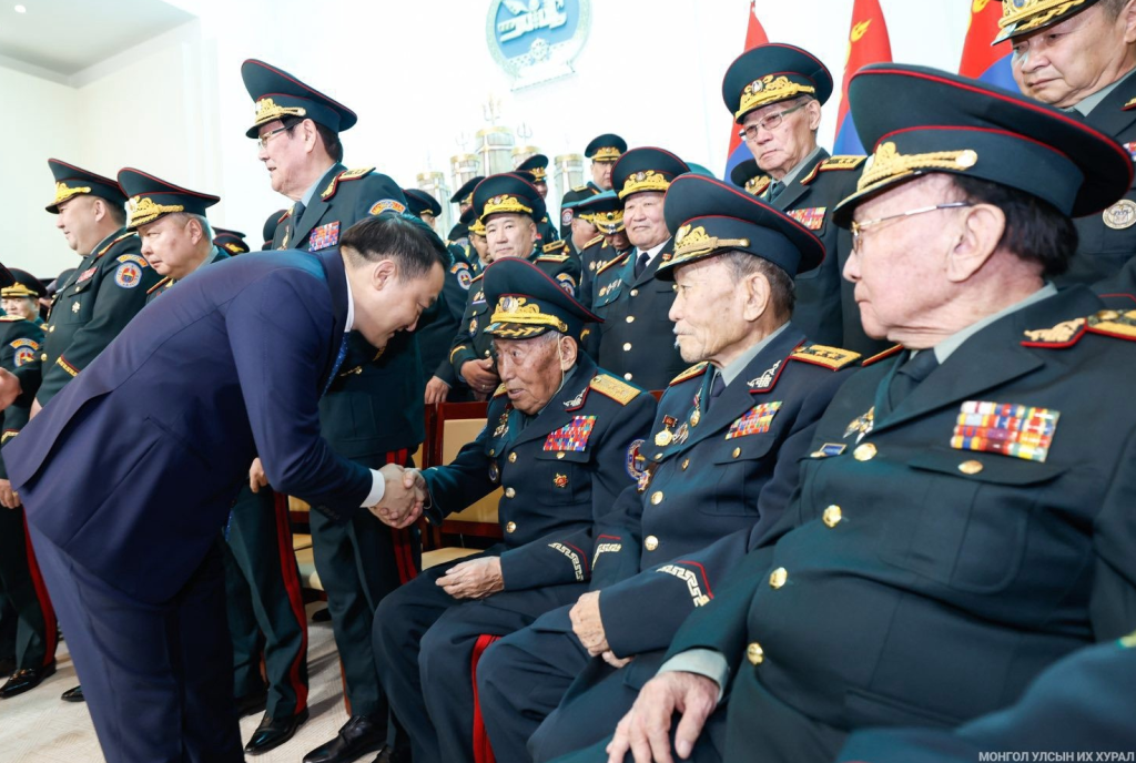 УИХ ын дарга Д Амарбаясгалан генералуудыг хүлээн авч хүндэтгэл үзүүллээ Subeedei Mn